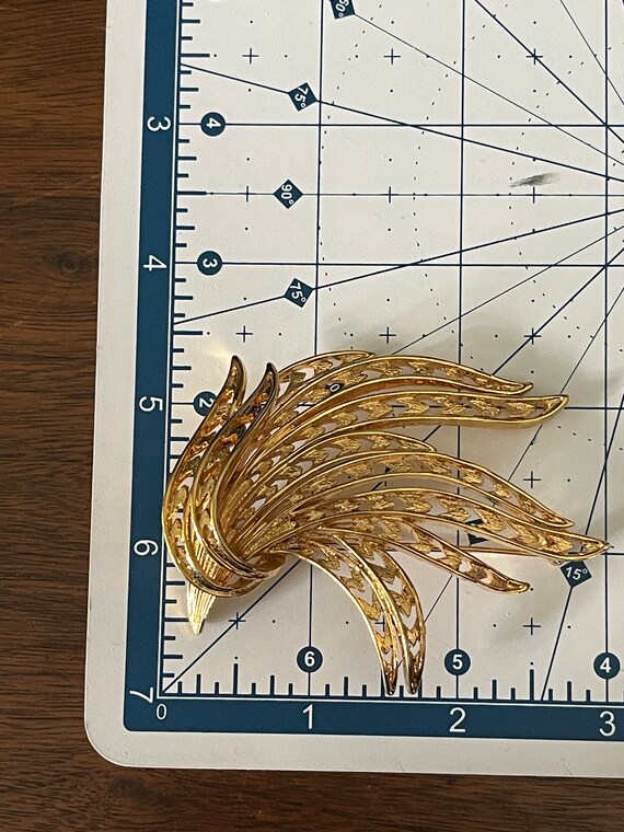 1960's-70's MONET Gold Tone Lrg Articulated Mid Centu… - Gem