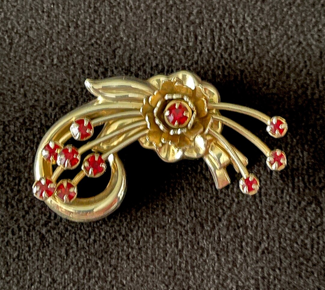 Années 1950 Gold Tone Layered Mid Cent. Tourbillons Art Déco, Feuilles, Sous Fleur Articulée 3D ...