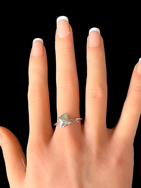 1980's Sterling silver Stingray Ring, Cute little Sti… - Gem