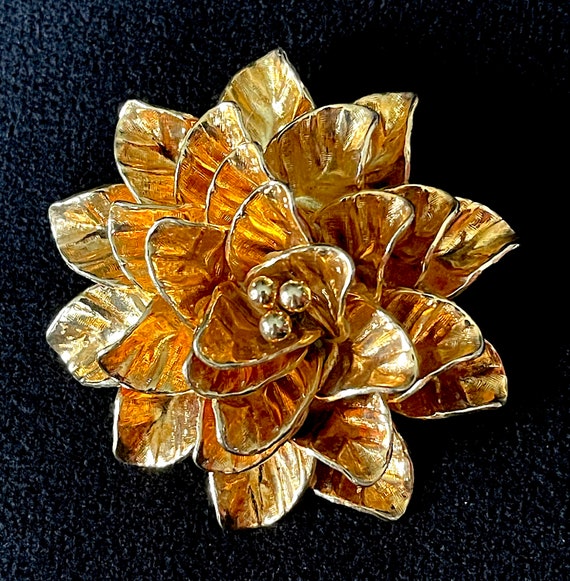 1950's Multi Textured Petal Sculptural Glossy Gold To… - Gem