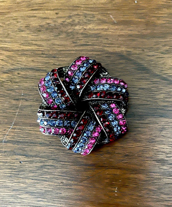 1980's Monet Rhinestone 3D Loop Ribbon Brooch, Gold T… - Gem