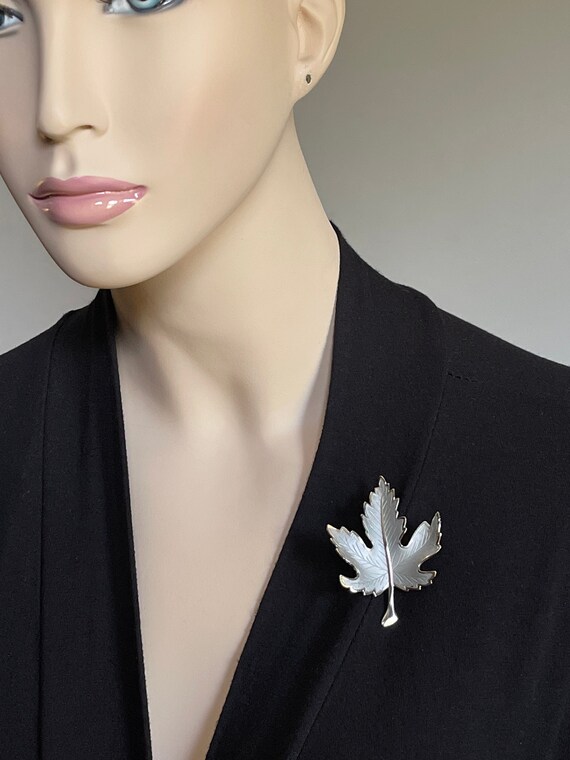 1970's Matt and Glossy Silver Tone Maple leaf brooch,… - Gem