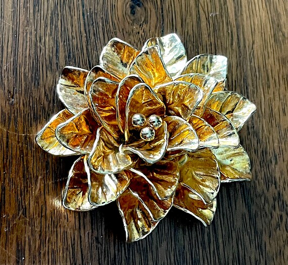 1950's Multi Textured Petal Sculptural Glossy Gold To… - Gem