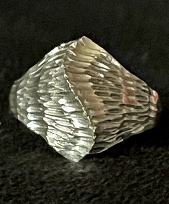 1980's MOD Tooled Sterling Abstract Ring, Artsy Curve… - Gem