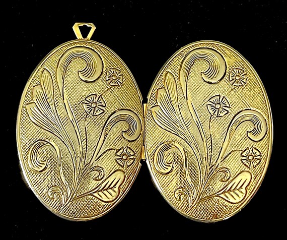 1970's Gold Tone Oval Locket, Double Sided Textured F… - Gem
