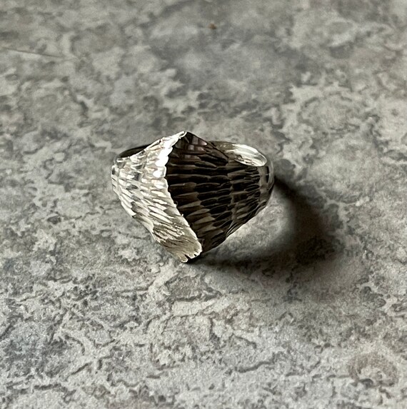 1980's MOD Tooled Sterling Abstract Ring, Artsy Curve… - Gem