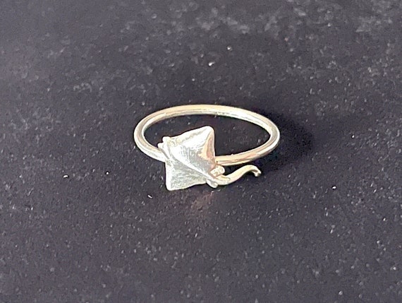 1980's Sterling silver Stingray Ring, Cute little Sti… - Gem