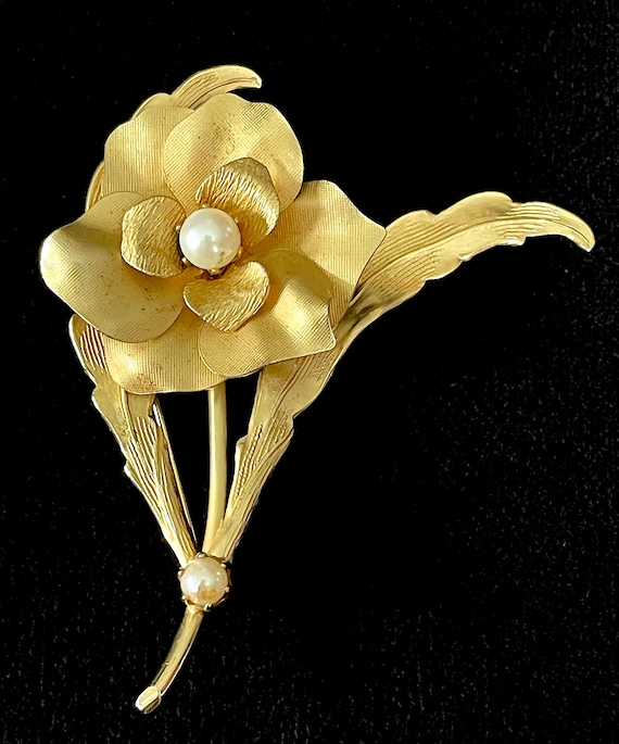 1950's Matte Gold Tone Layered Flower w Stem/Leaves B… - Gem