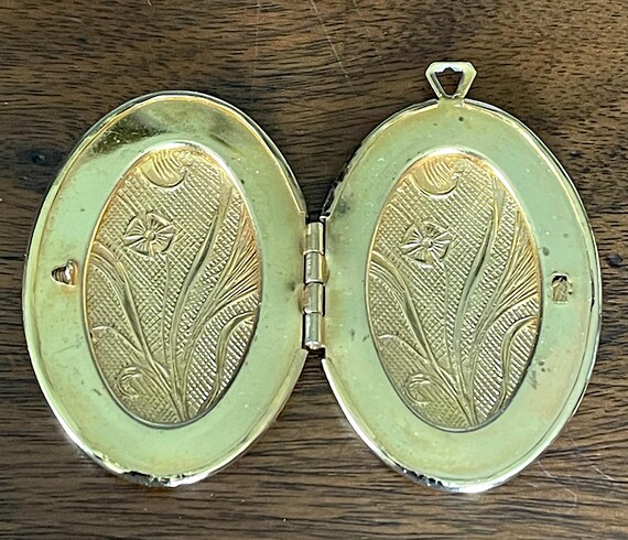 1970's Gold Tone Oval Locket, Double Sided Textured F… - Gem