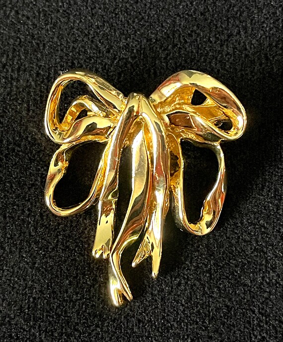 1980's Large Glossy Gold tone Droopy Dbl Bow Ribbon B… - Gem