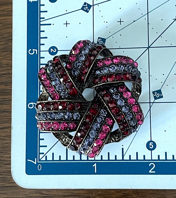 1980's Monet Rhinestone 3D Loop Ribbon Brooch, Gold T… - Gem