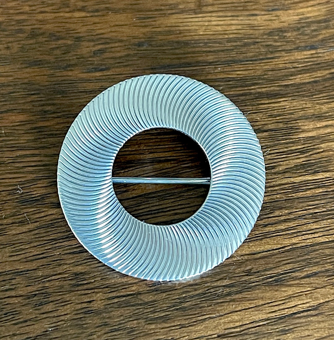 1950's WRE Sterling Silver Flat Circle Pin With Optic Shiny Spiral ...