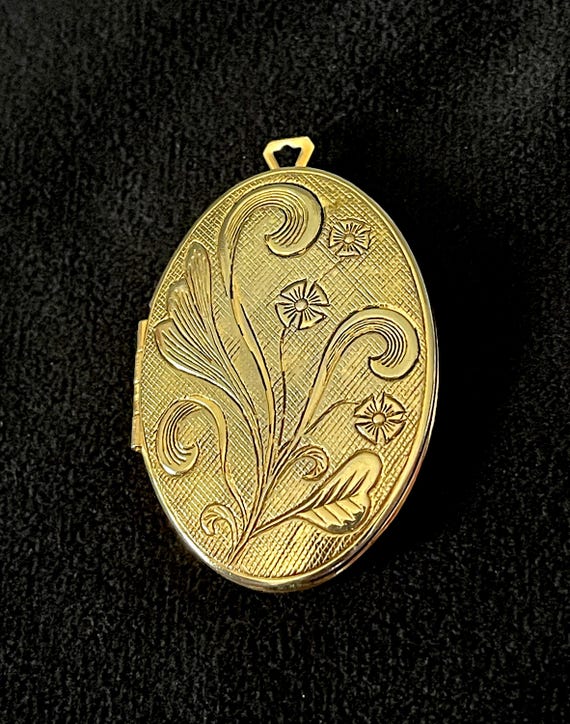 1970's Gold Tone Oval Locket, Double Sided Textured F… - Gem