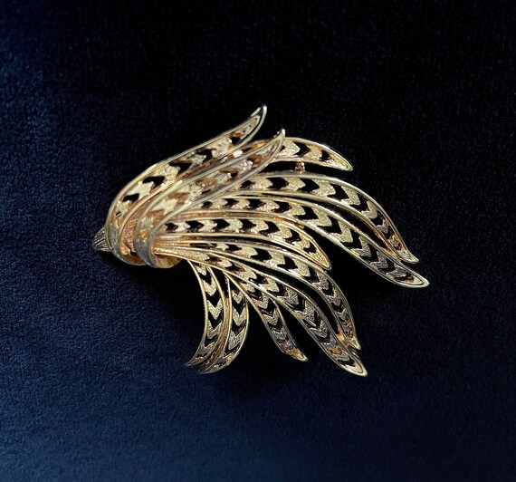 1960's-70's MONET Gold Tone Lrg Articulated Mid Centu… - Gem