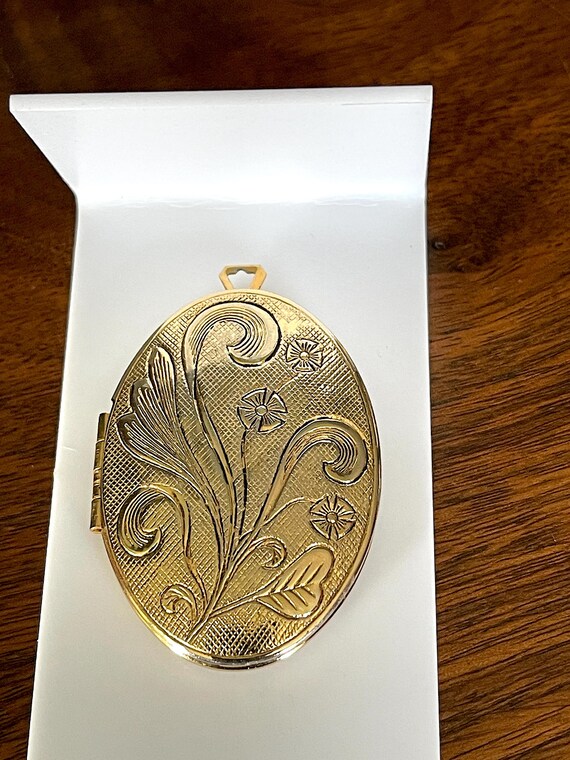 1970's Gold Tone Oval Locket, Double Sided Textured F… - Gem