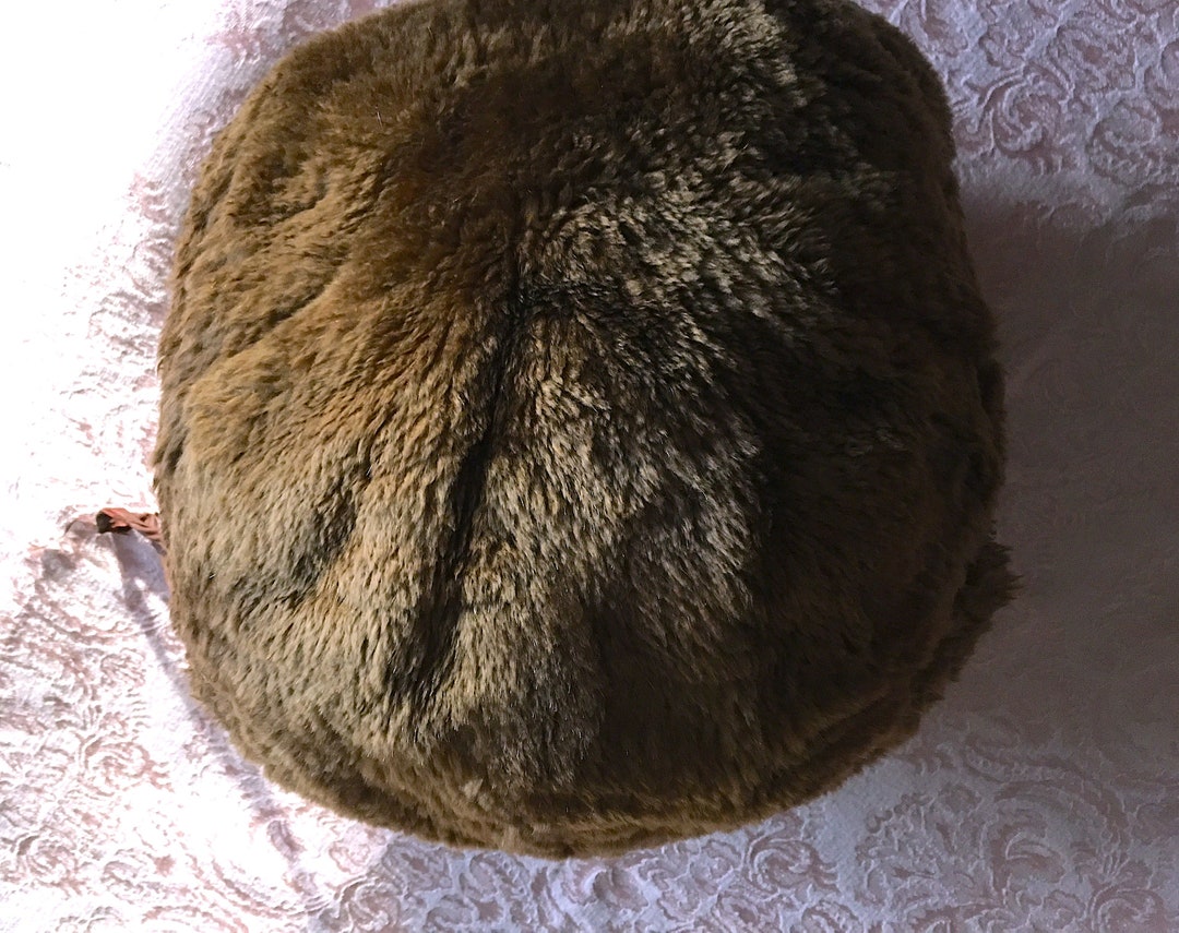 Manguito redondo de piel de castor genuina con adornos marrones de los ...