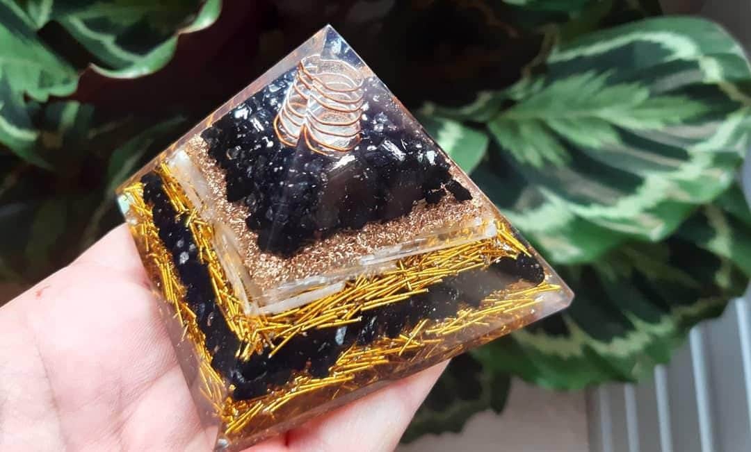 Huge SHUNGITE PYRAMID, ORGONE Pyramid With Elite Shungite, Black ...
