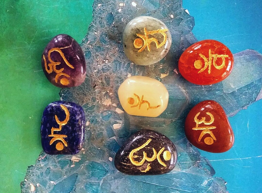 7 CHAKRA CRYSTAL Set, 7 Piece Gold Engraved Chakra Stone Reiki Set With ...