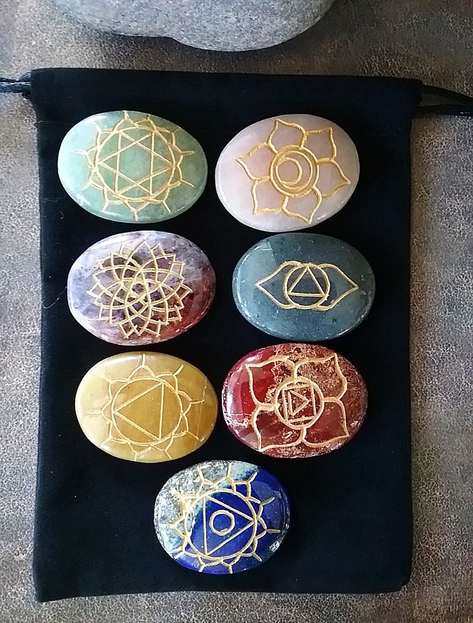 Crystal CHAKRA Set 7 Crystal Set ENGRAVED With Gold Chakra - Etsy