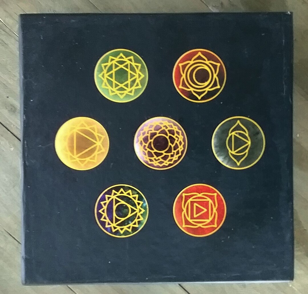 CHAKRA Crystal Set, 7 Stone Chakra Set, Gold ENGRAVED Boxed Set, 7 ...