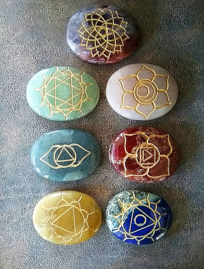 Crystal CHAKRA Set 7 Crystal Set ENGRAVED With Gold Chakra | Etsy