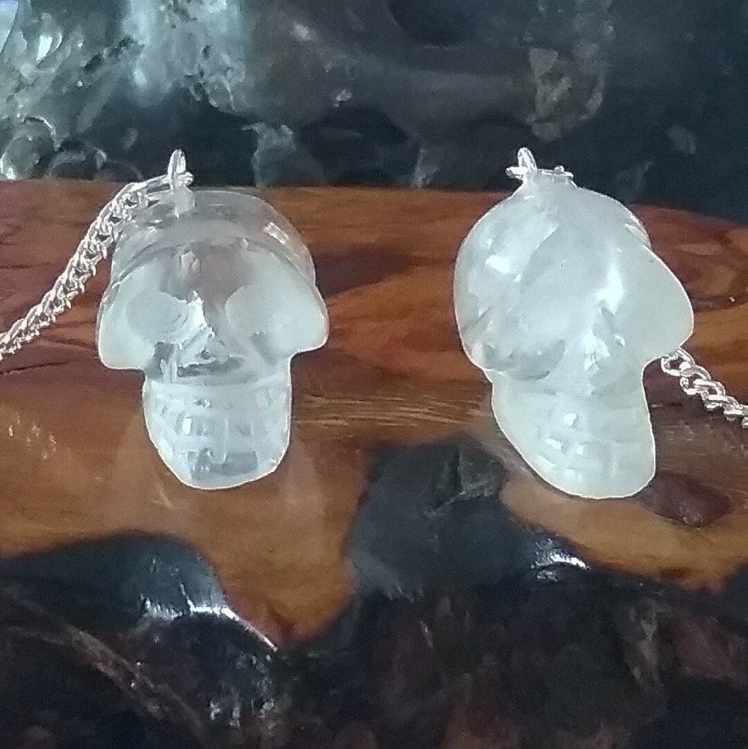 CRYSTAL SKULL Dowsing Pendulum, Solid Carved Crystal Quartz Skull ...