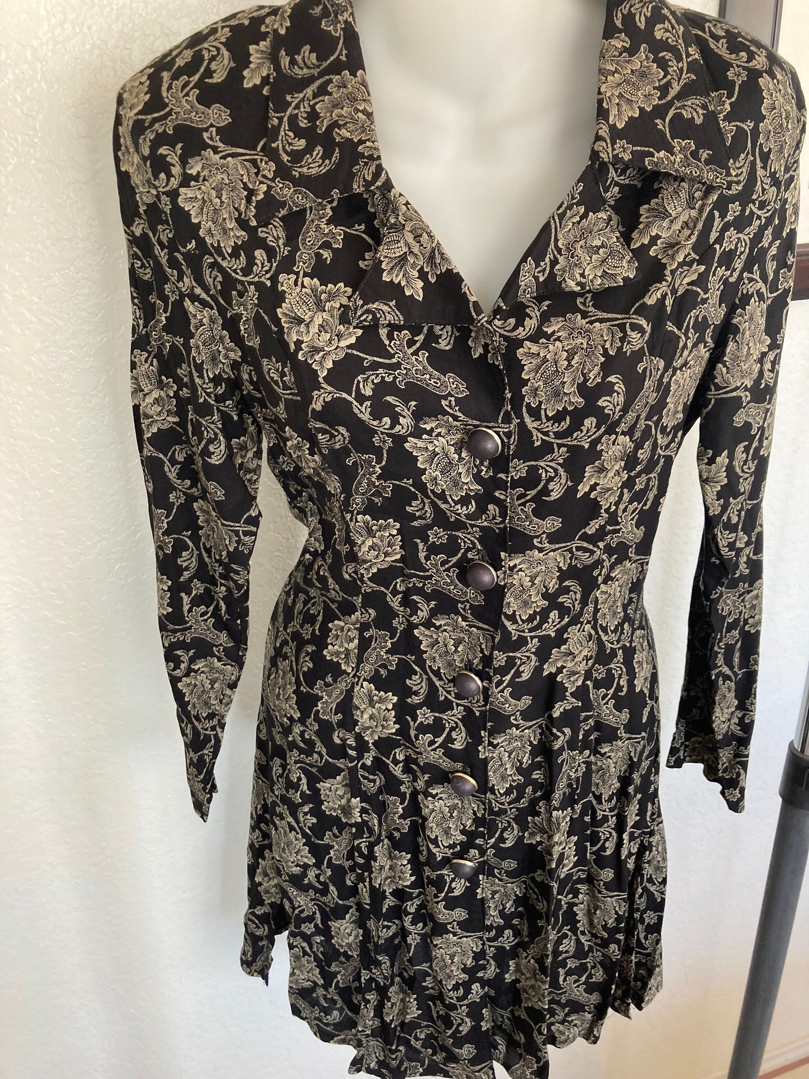 Vintage Beautiful Expose Brand Women's Golden Flower Pattern Black ...