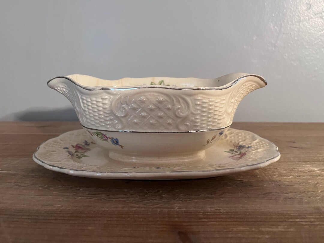 Washington Colonial Gravy Boat With Attached Base - Etsy