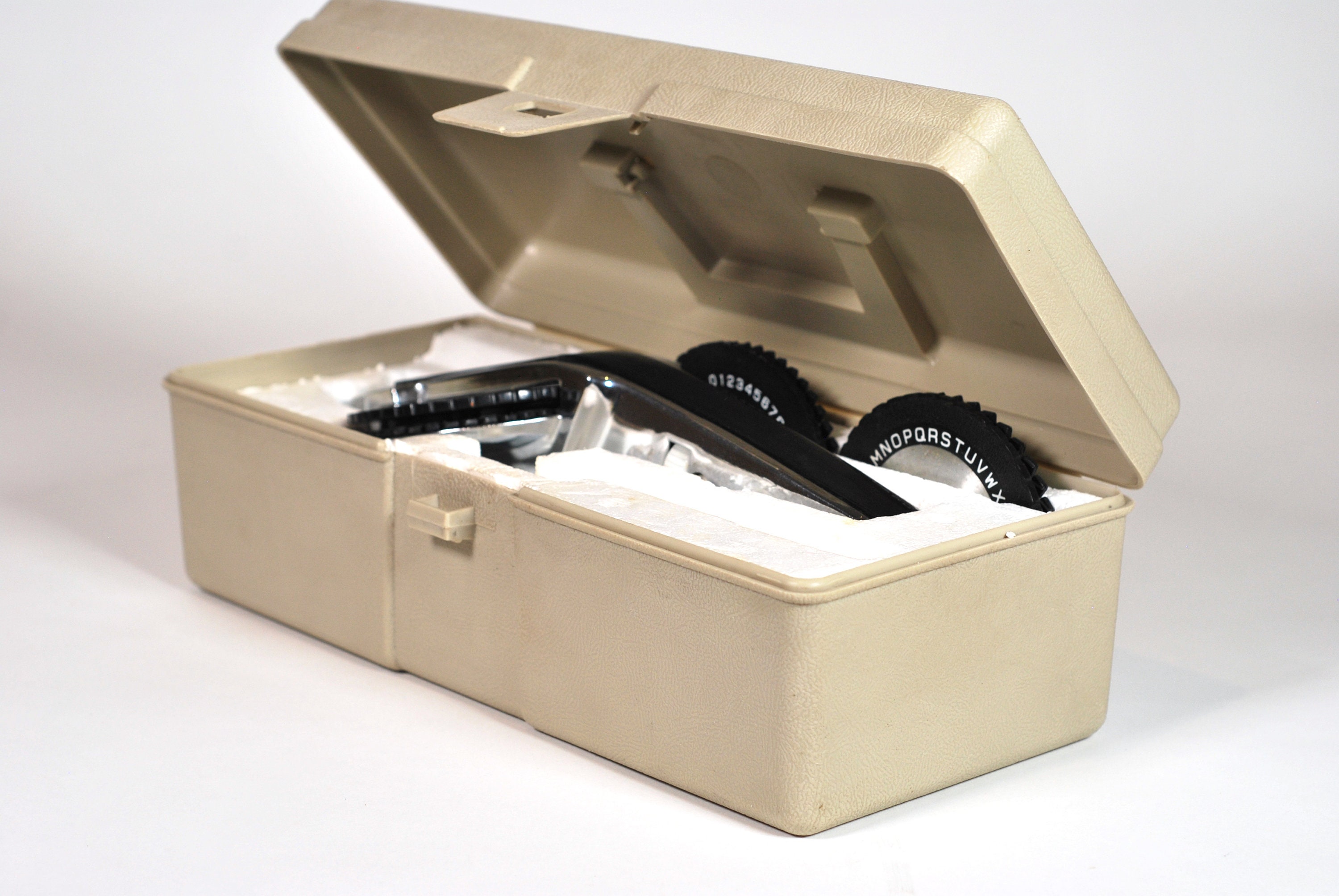 Working Chrome DYMO Interchangeable Embossing Labeler DYMO 1550 - Etsy ...