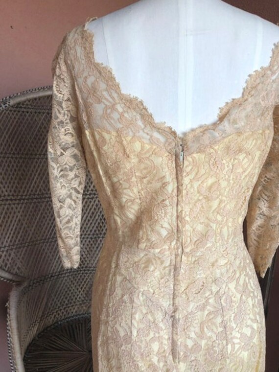 Pretty 1950s Lace Wiggle Dress Champagne Pink Color - Gem
