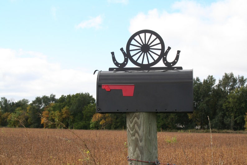 Horseshoes and Wagon Wheel Metal Mailbox Topper 8.5 Inches Tall - Does ...