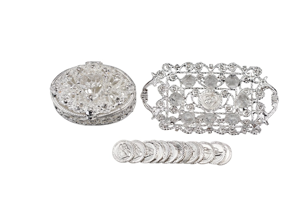 Wedding Arras, 13 Unity Coins With Oval Chest and Tray, Arras De Boda ...