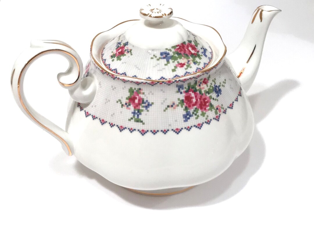 Royal Albert Petite Point Teapot Large Size Teapot 6 Cups 48 Ounces ...