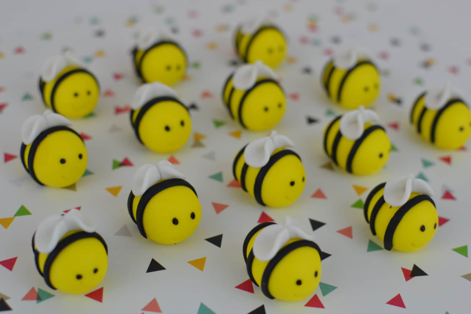 12 Edible Bumble Bee Cake Topper Fondant Set - Etsy