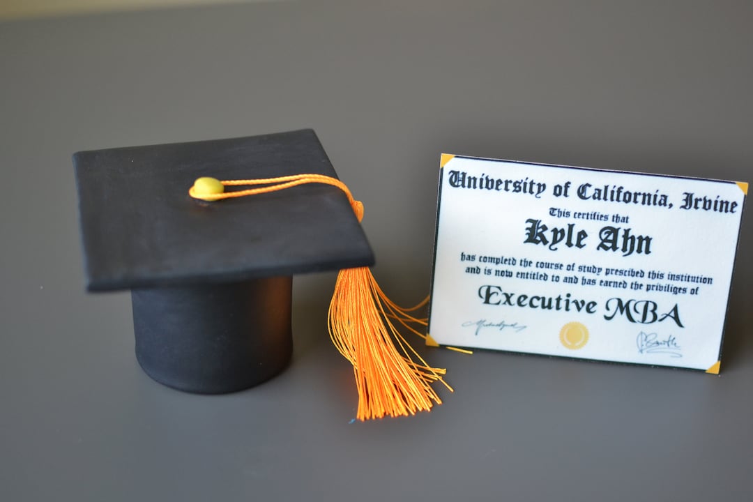 Fondant Graduation Cap Cake Topper With Silk Tassel and Personalized ...