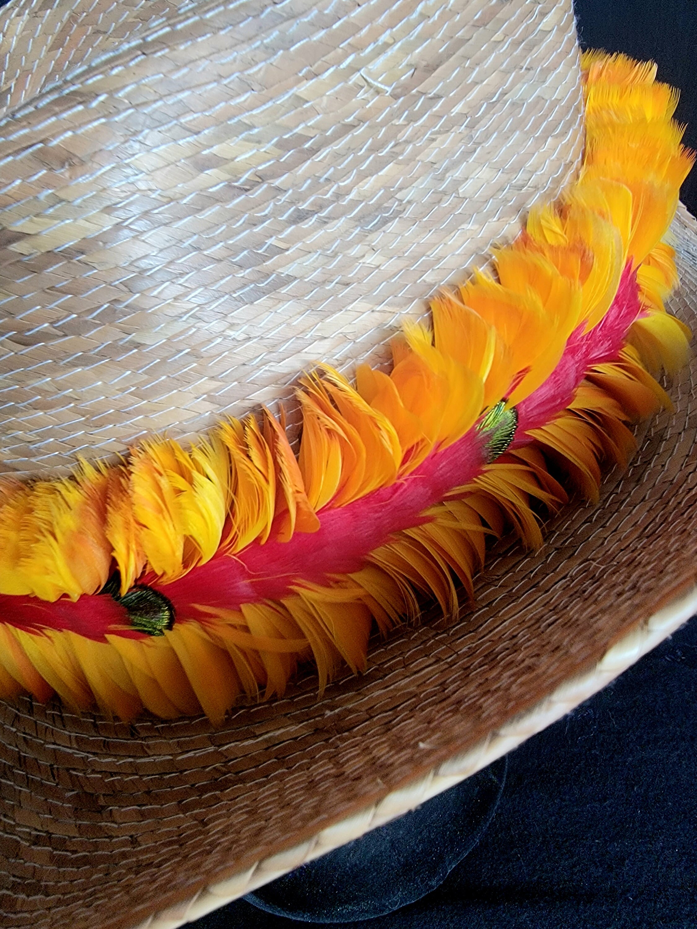 Feather Lei - Awikiwiki (royal Colors) 