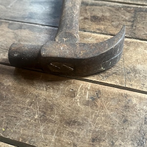 Antique Carpenters Claw Hammer: 26 Oz Hickory Handle Wood Working Tool ...