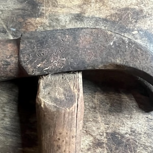 Antique Carpenters Claw Hammer: 26 Oz Hickory Handle Wood Working Tool ...