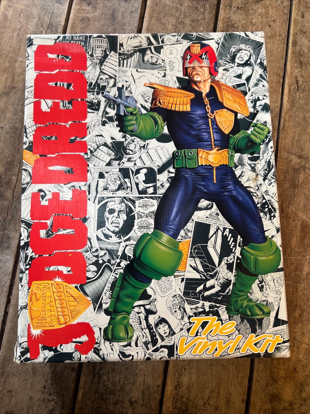 199 Halcyon - JUDGE DREDD - the Vinyl Kit Model Statue - Complete ...