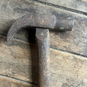 Antique Carpenters Claw Hammer: 26 Oz Hickory Handle Wood Working Tool ...