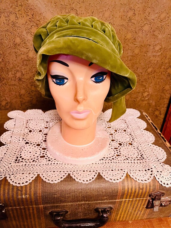 Vintage Union Felt Olive Green ladies Hat - Gem