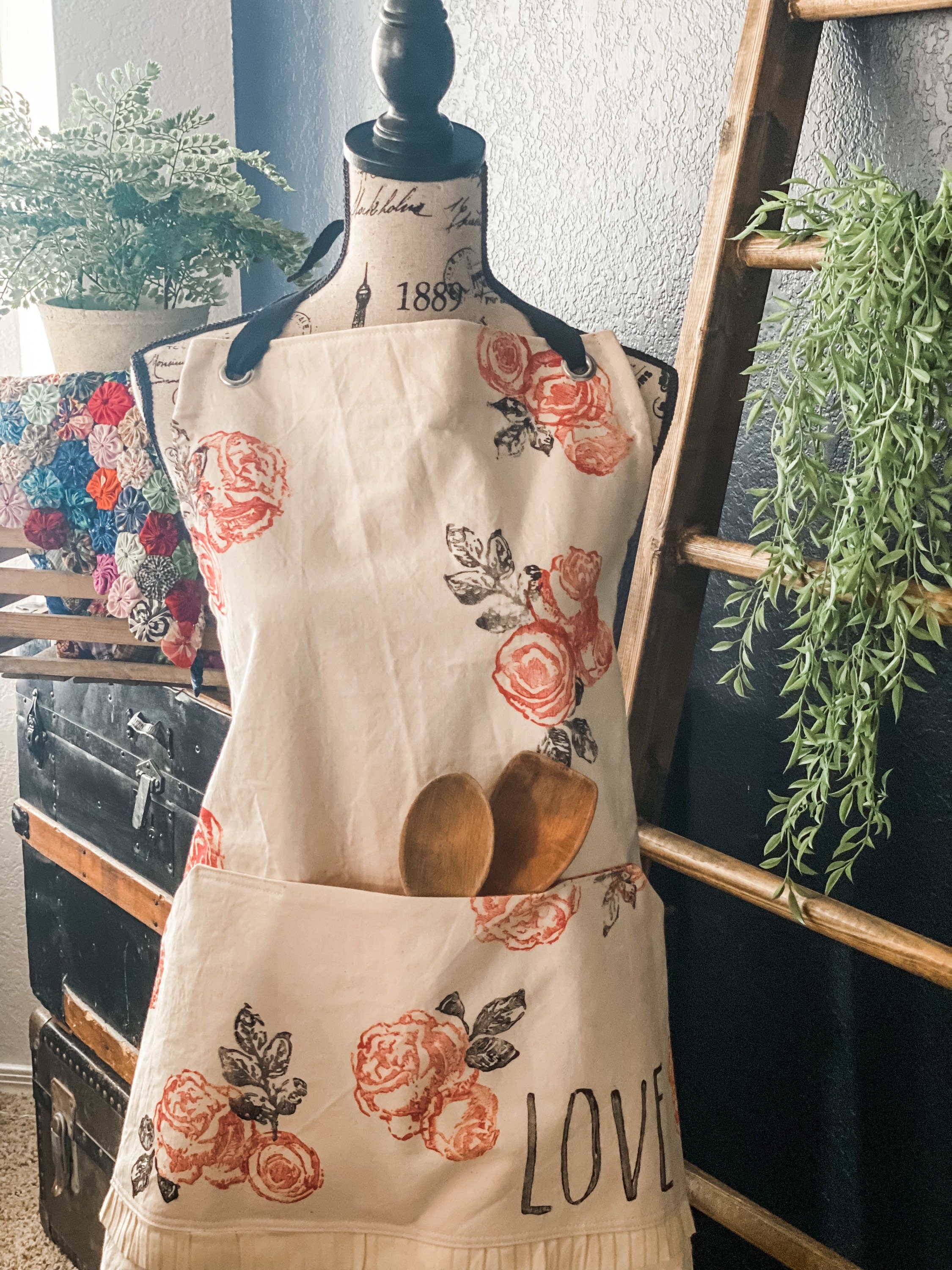 Red Roses Love Canvas Apron - Etsy