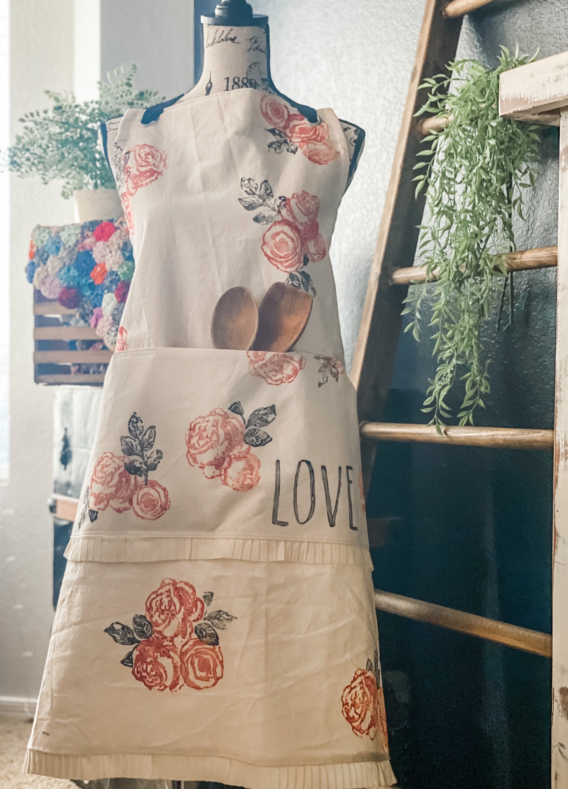 Red Roses Love Canvas Apron - Etsy
