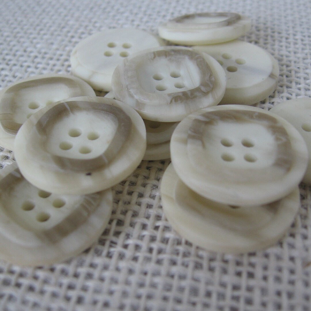 22 White 7/8 Inch Buttons, Round Plastic 4 Hole Button, Frosty Gray ...