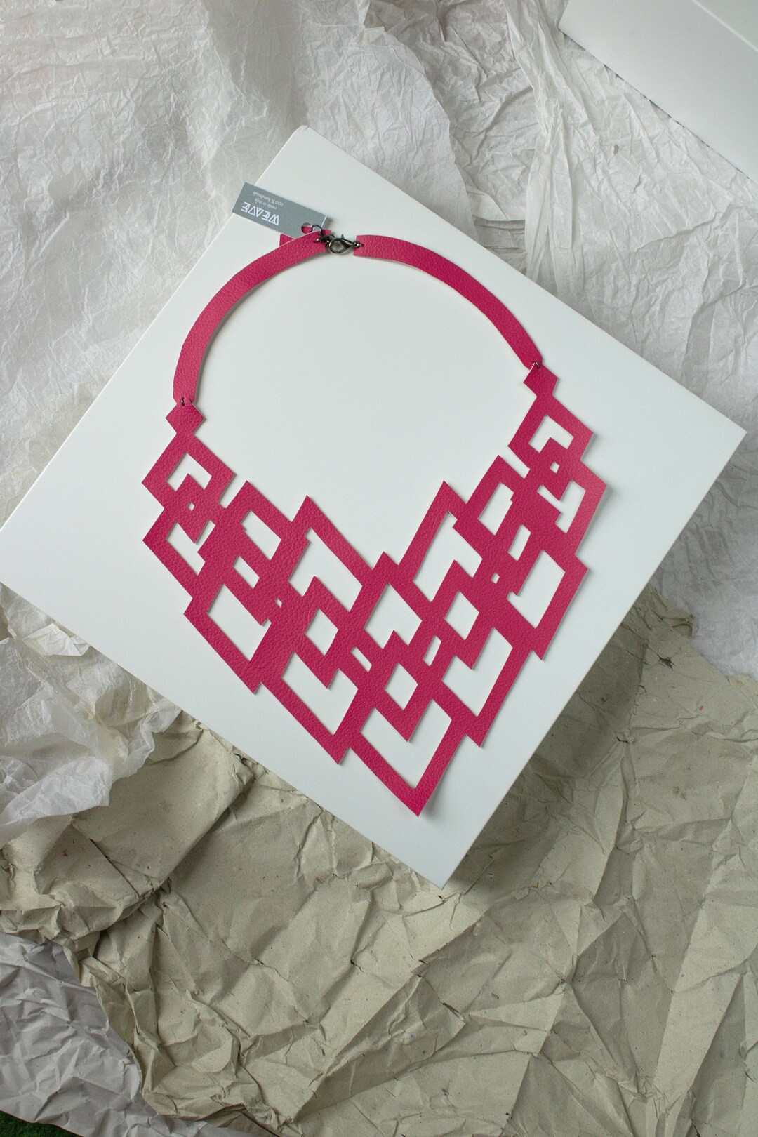 CLÉOPÂTRE. Collier maxi en cuir naturel, bijou contemporain, bijou fait ...