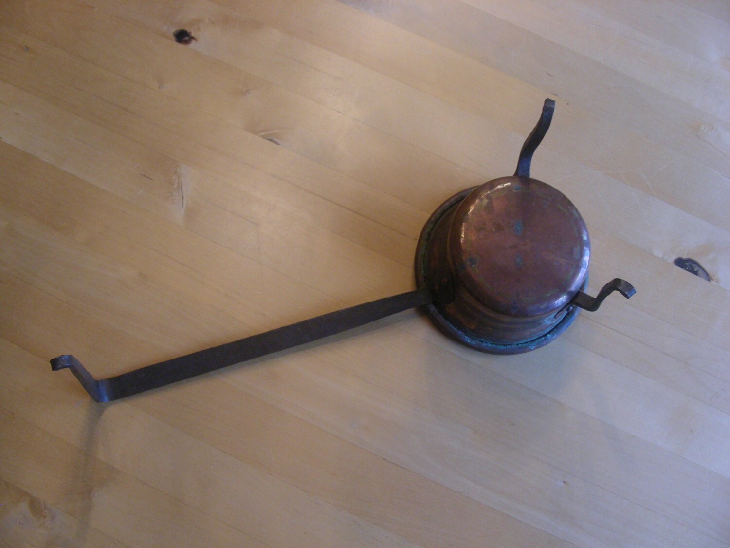 Rustic 3 legged copper pot, spider