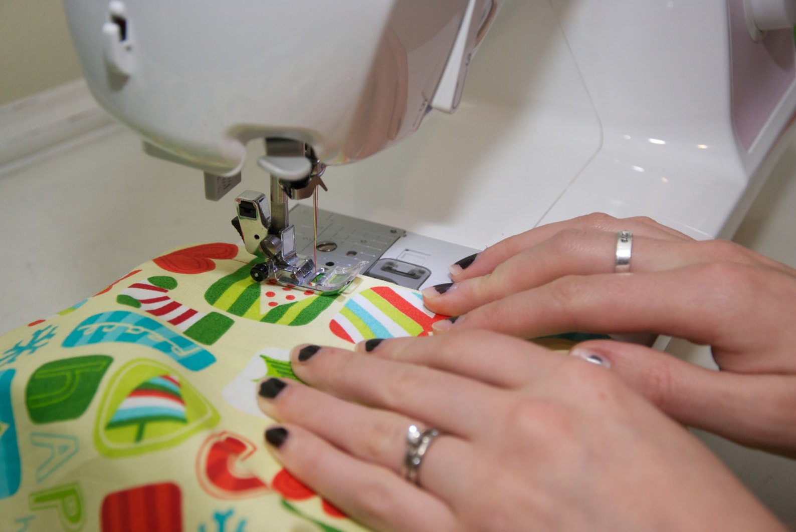 Super Simple Santa Sack Tutorial! Easy Peasy and No Pattern Required ...