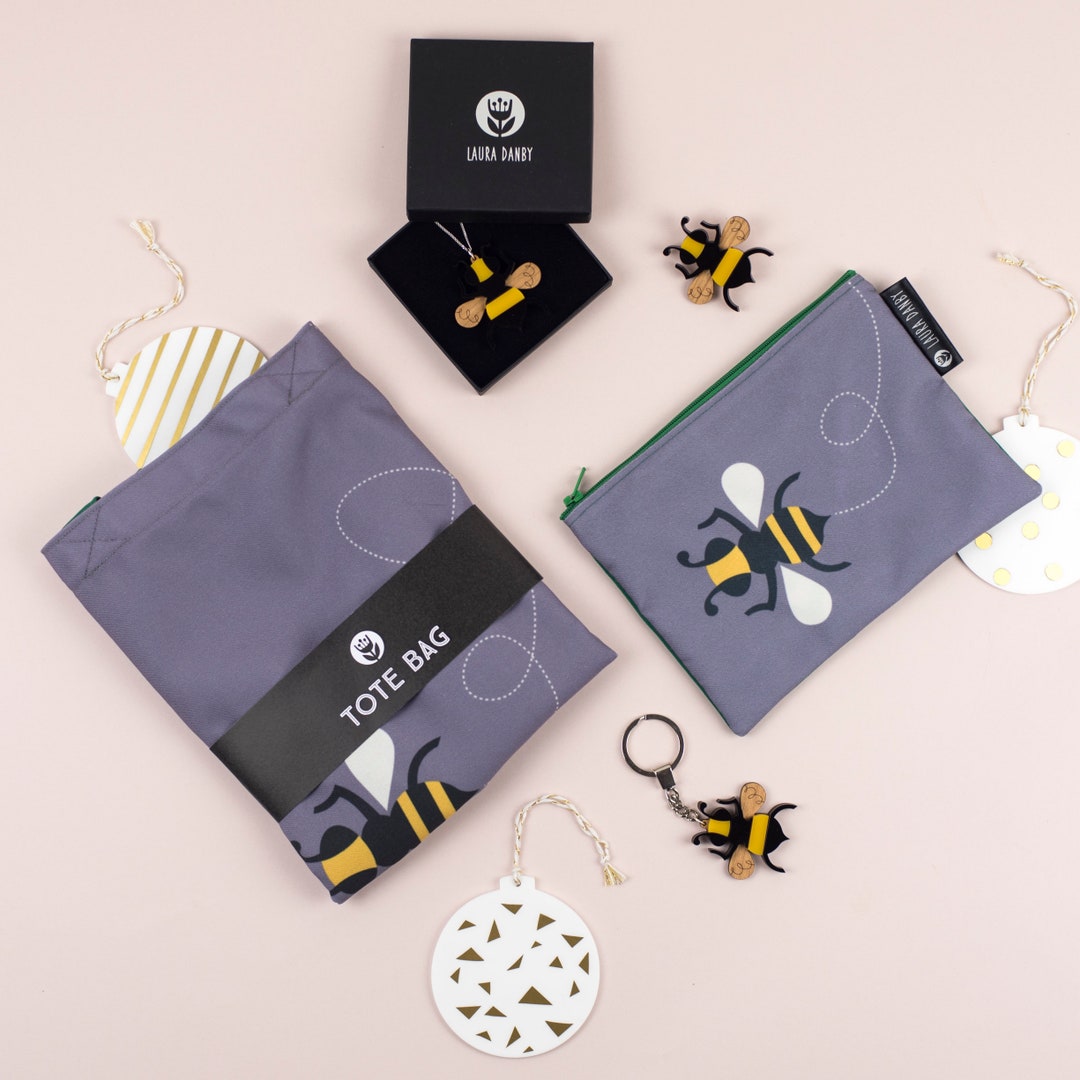 Bumble Bee Gift Set: Cotton Tote Bag, Pencil Case, Wood Necklace ...