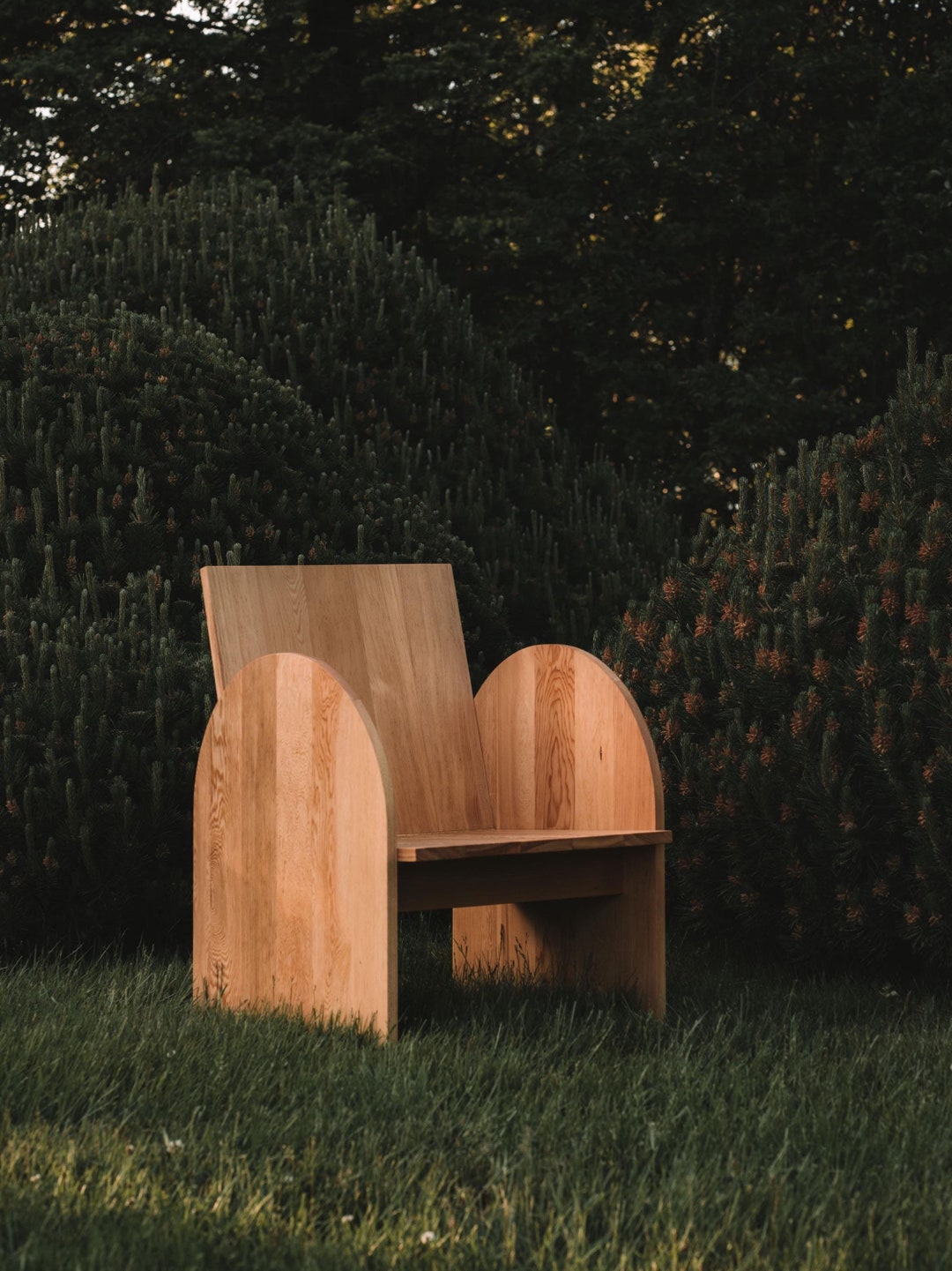 MUGO Accent Chair in Solid Wood Arch Panels - Memphis and Retro ...