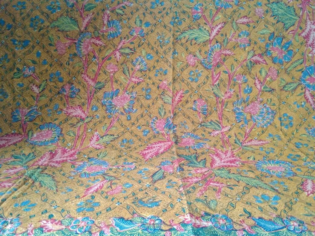 Classic Indonesian Hand Drawn Javanese Batik, Tiga Negri Siang Swie ...